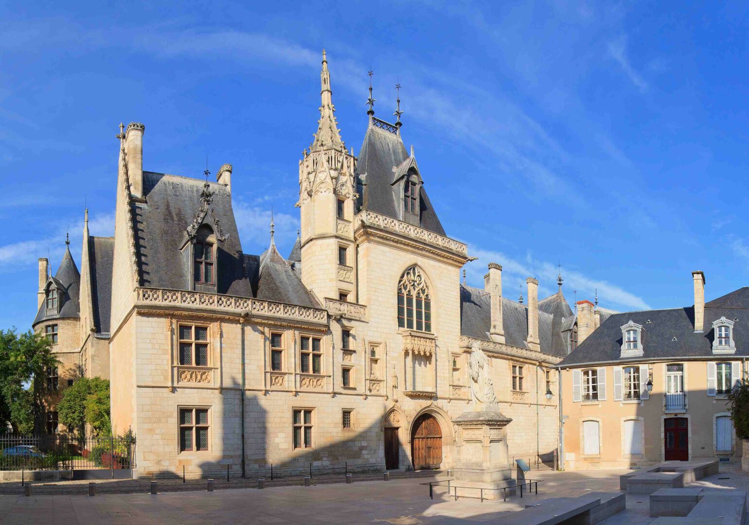 Visiter Bourges : Top 7 incontournables à faire ⭐️ 2026
