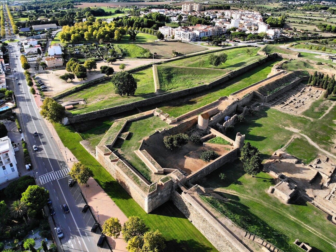 Visit Roses in Spain ⭐️ What You Can’t Miss in 2026