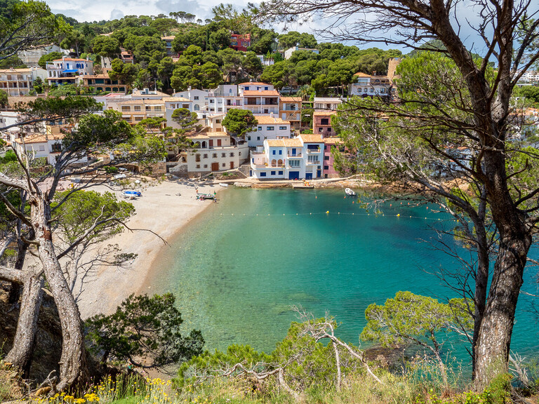 Visiter Begur en Espagne ⭐️ Le Guide Complet 2025